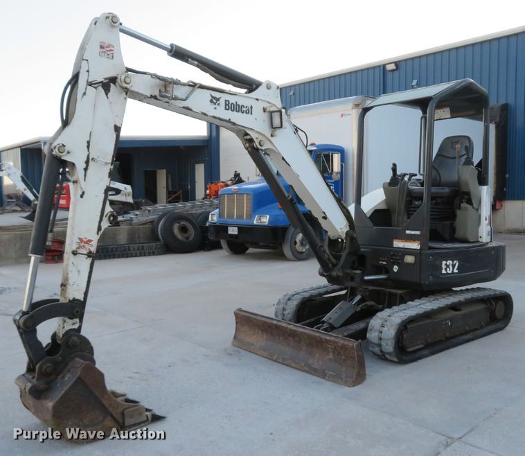 Bobcat E32 Mini Excavator For Sale | Purple Wave Auction