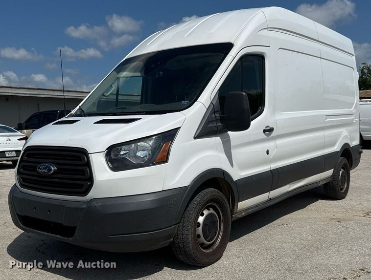 Ford 3/4 & 1 Ton Trucks For Sale | Purple Wave Auction